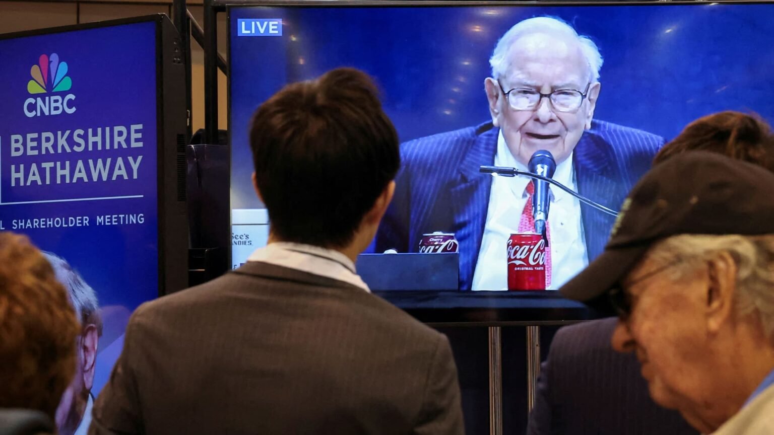 Can AI make you the next Warren Buffett? One bank is working to find ...